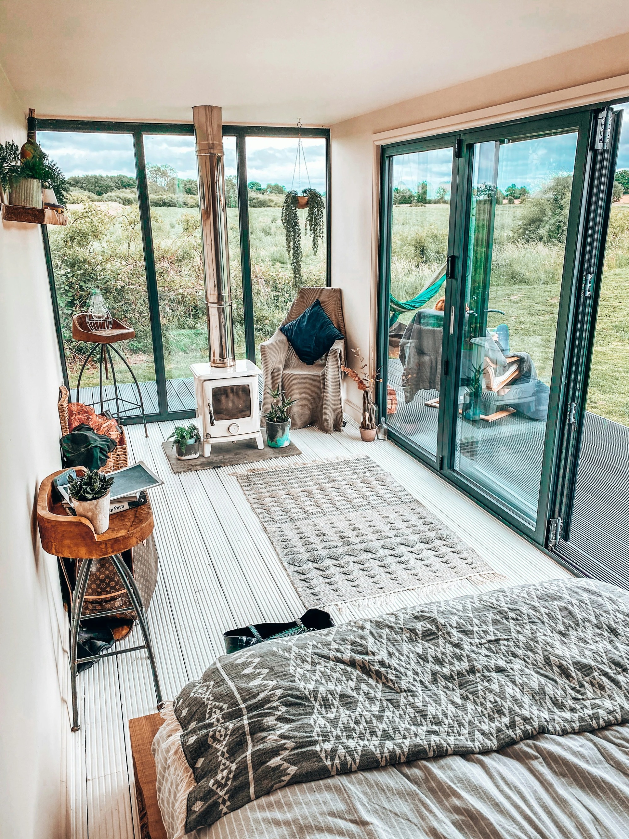Apple Cabin Bliss: 2025 Ultimate Tiny House 13ft